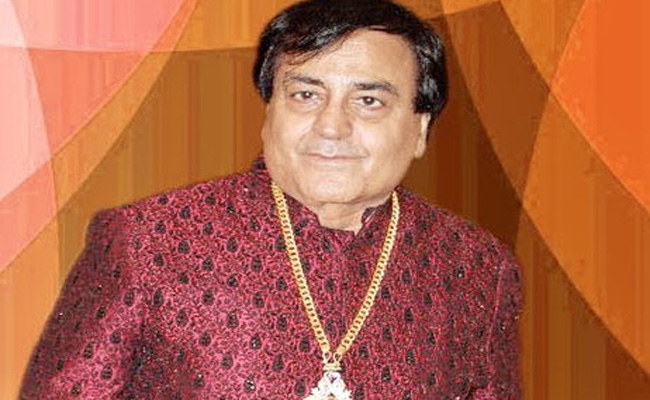 Famous Bhajan Singer Narendra Chanchal Passed Away In Delhi - Sakshi