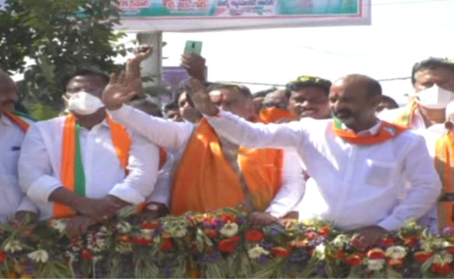 Bandi Sanjay Kumar Comments On TRS Minister Puvvada Ajay Kumar - Sakshi