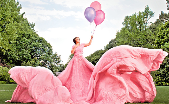 పారాచూట్‌... ఫొటోషూట్‌ | Parachute Photoshoot Bridal Wear: Best ...