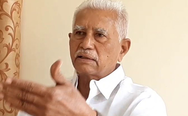 మాజీ ఎమ్మెల్యే వరద స్వగ్రామంలో ఉద్రిక్తత | Tension In Former MLA ...