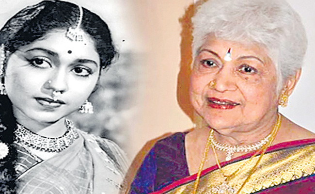 బౌండరీలు దాటే మనస్సు నాదీ... సెంచరీలు కొట్టే వయస్సు నాది | Actress ...