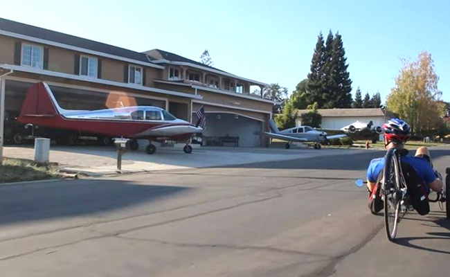 వైరల్‌: కారు, బైక్‌ కాదు.. ఇంటింటికీ విమానాలే! | Airparks Converted ...