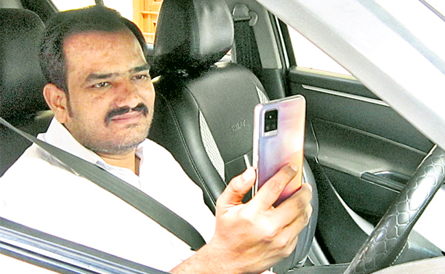 సీటు బెల్ట్‌ ధరించండి.. బహుమతులు గెల్చుకోండి! | IFAT Selfie With Seat ...