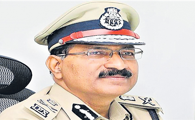 కరోనా నిబంధనలు గాలికి..జరిమానాలు 30 కోట్లపైనే..! | DGP Mahender Reddy ...