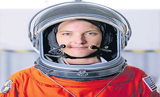క్రూ– 3 లేడీ ఇలా వచ్చి అలా వెళ్తోంది | Kayla Barron Joins NASA SpaceX ...