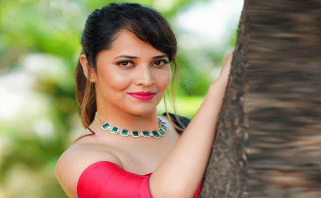 Anasuya Said Her Father Horse Racing And Gambling Madness - Sakshi