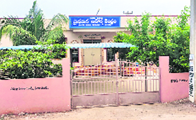 85% పీహెచ్‌సీల్లో ఇద్దరు వైద్యులు | Andhra Pradesh: 85 Percent PHCs ...