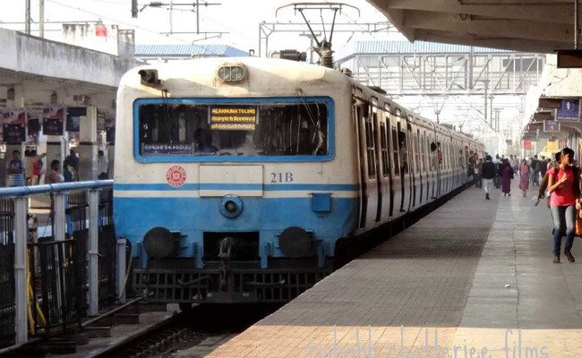 Hyderabad MMTS Season Passengers Tickets Validity Extended - Sakshi
