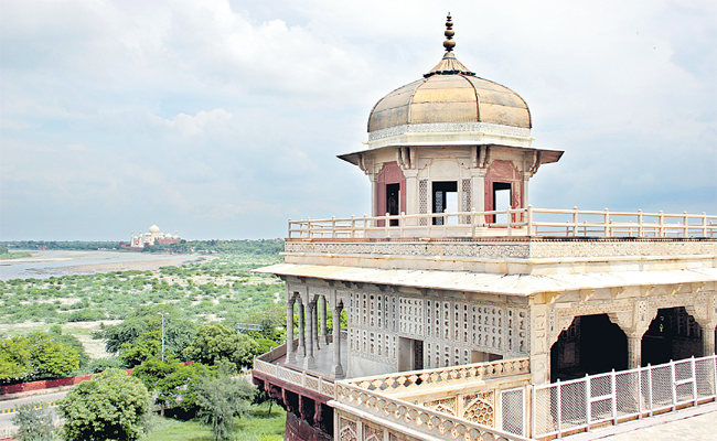 Travel: వంద ఏళ్ల కంటే ముందు కట్టిన తొలి ఎర్రకోట | Red Fort: First Lal ...