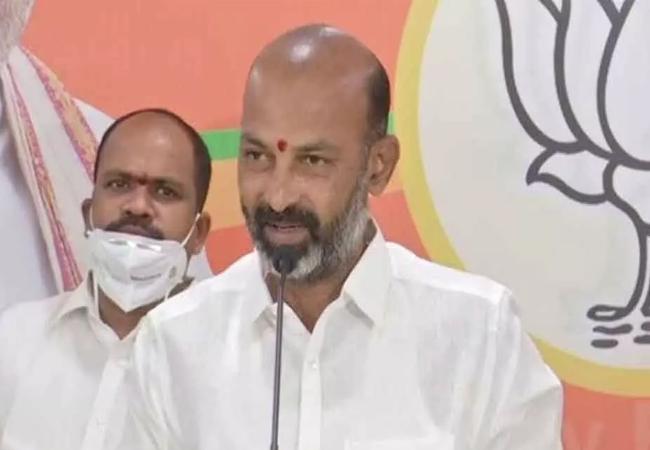Journalist Raghu Arrest: Bandi Sanjay Sensational Comments On TRS Govt ...