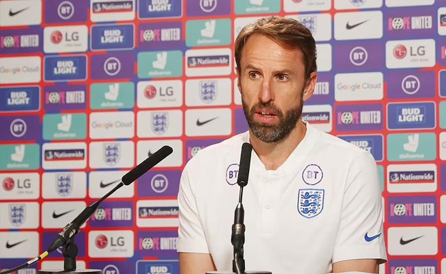 వర్ణ వివక్ష: మీలాంటి అభిమానులు మాకొద్దు | Euro 2020 England Captain ...