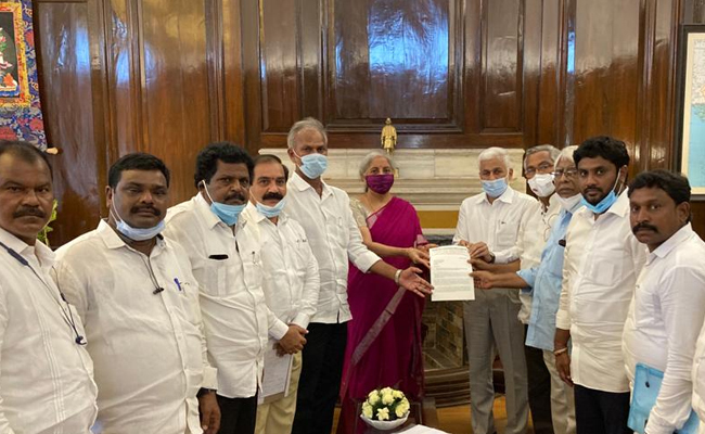 నిర్మలా సీతారామన్‌ను కలిసిన ఎంపీ విజయసాయిరెడ్డి | YSRCP MP Vijaya Sai Reddy Meets Nirmala ...