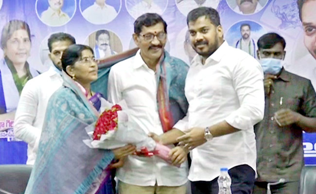 కర్రా గిరిజా హర్షవర్ధన్‌రెడ్డి ప్రమాణస్వీకారం | Karra Girija Reddy Take ...