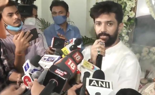 Chirag Paswan Breaks Down During Book Launch Of His Late Father Ram ...