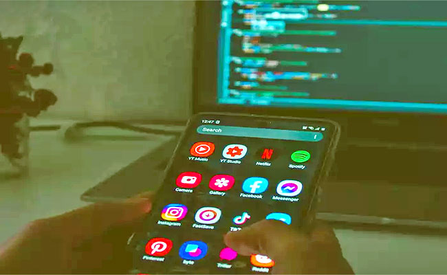 Flytrap Malware In Android Phones, Full Details In Telugu - Sakshi