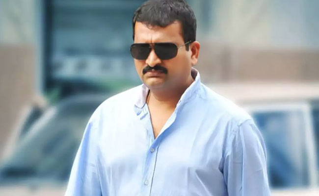 Bandla Ganesh Hero In Otha Seruppu Size 7 Movie Remake In Telugu - Sakshi