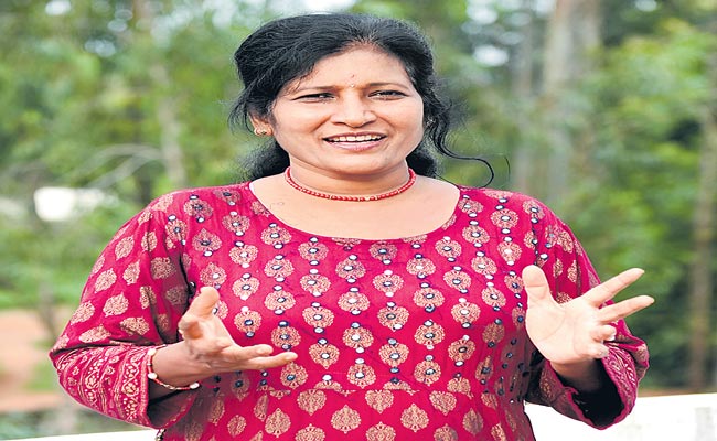 విజయ ‘గీత’: కసితో చదివారు.. ఆమె పేరు చివర ఆరు డిగ్రీలు | Geeta Reddy ...