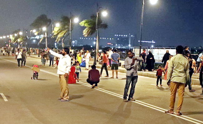 Hyderabad Tank Bund Road To Be Closed For Vehicles On Sunday - Sakshi
