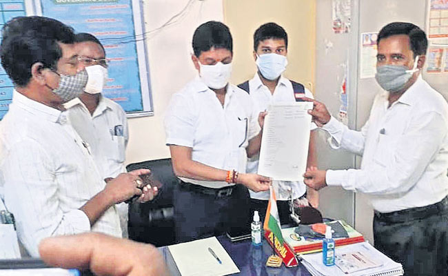 ITDA PO R Kurmanath Son Joines Government College In Parvathipuram - Sakshi