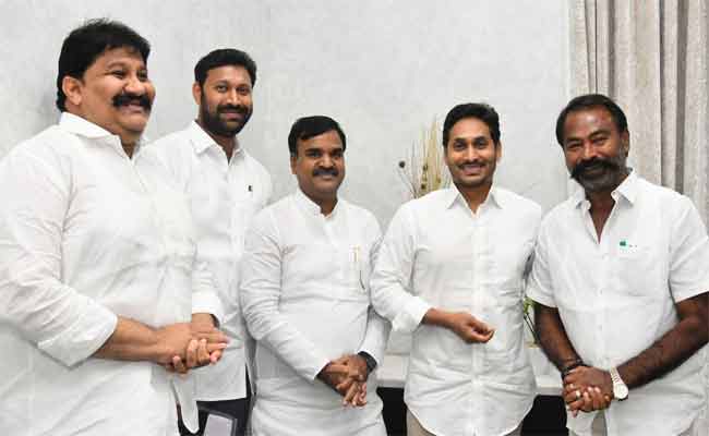 బద్వేలు ఉపఎన్నిక: అధికార పార్టీ టీమ్‌ సిద్ధం | CM YS Jagan Review ...