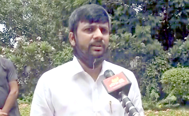 టీడీపీ హయాంలో డ్రగ్స్‌ మాఫియా కనిపించలేదా..? | YSRCP MLA Adeep Raj ...