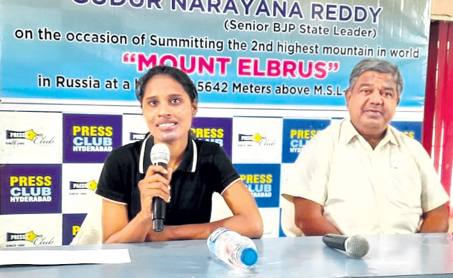 Padamati Anvitha Reddy: Climbs Mount Elbrus Russia With Indian Flag ...