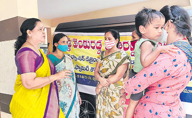 Sree Lakshmi Reddy: Social Worker Mobile Counselling In Hyderabad - Sakshi Sree Lakshmi Reddy: Social Worker Mobile Counselling In Hyderabad - Sakshi