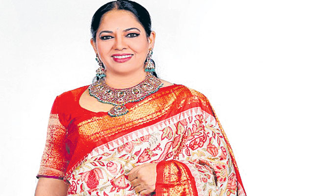 డాక్టర్‌ పద్మజారెడ్డి.. సామాజికాంశాలే నా నృత్య కళ | Kuchipudi Dancer Dr ...