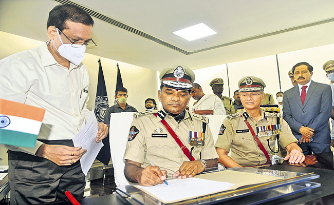 శాంతిభద్రతలకు అగ్ర ప్రాధాన్యం | DGP Rajendranath Reddy says that ...