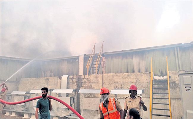 Massive Fire Accident In Loyal Textiles Factory In Nellore District ...
