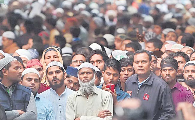 వివక్షను బయటి నుంచి చూస్తే ఎలా? | Review About Muslims Living Standards ...