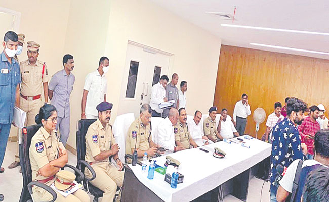 3 నెలల్లో కమాండ్‌ కంట్రోల్‌ సెంటర్‌ అందుబాటులోకి | Hyderabad: Police ...