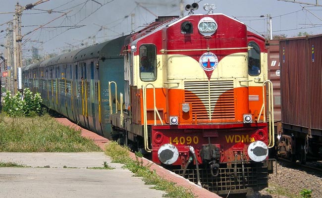 Samta Express: బోగీల నుంచి విడిపోయిన ఇంజిన్‌.. కిలో మీటర్‌ దూరం వెళ్లి ...