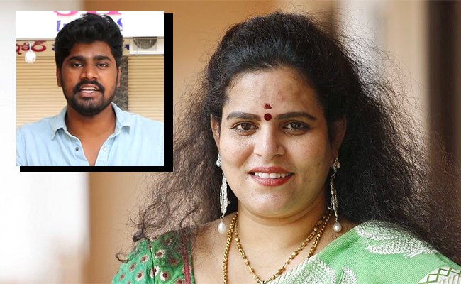 Karate Kalyani Attacks on Youtube Prankster Srikanth Reddy - Sakshi