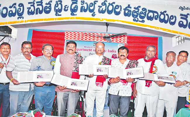 చేనేతకు గుర్తింపుతో ఉపాధి అవకాశాలు | Hyderabad Postmaster General ...