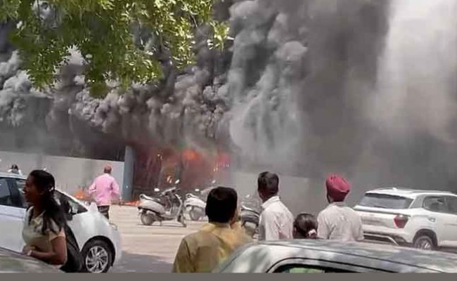 Amritsar: కమ్మేసిన పొగ.. పేషెంట్ల ఆర్తనాదాలు! | Massive Fire Breaks Out ...