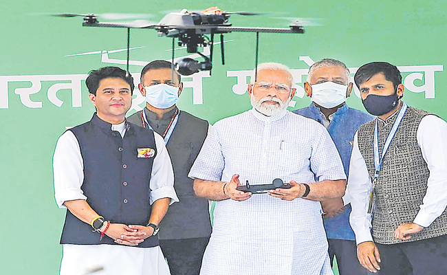 పొలానికో డ్రోన్‌: మోదీ | India has potential of becoming global drone ...