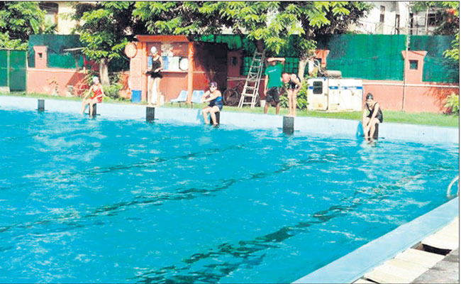 నిబంధనలు గాల్లో.. ప్రాణాలు ‘పూల్‌’లో.. | Swimming Pools At Hotels And ...