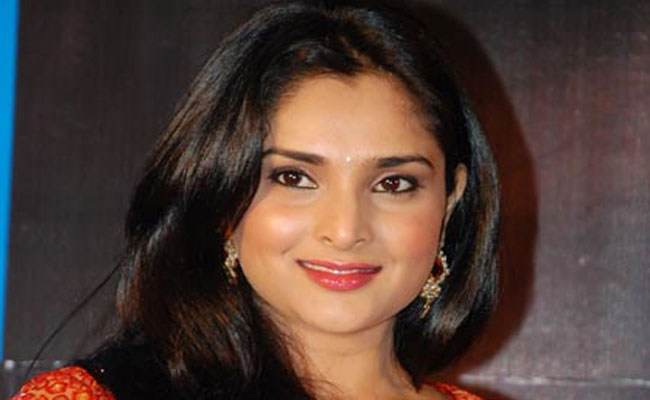 Ex MP, Actress Ramya Files Complaint On Netizen Who Comments Abusively ...