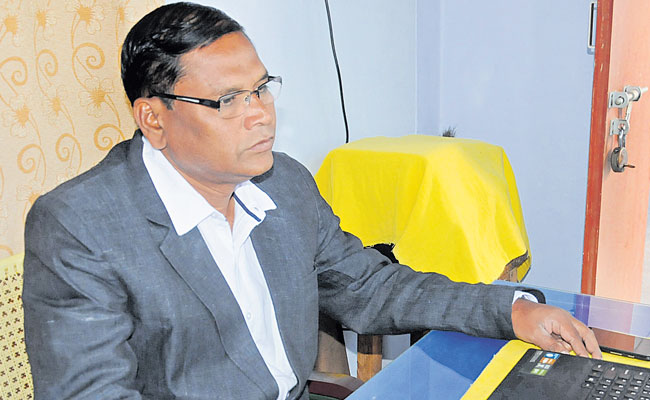 తెలుగు ప్రొఫెసర్‌కు అరుదైన ఘనత | Professor Busireddy Sudhakar Reddy ...