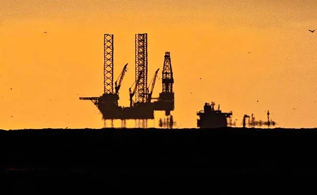 ONGC Helicopter Emergency Landing In Arabian Sea, 6 Rescued - Sakshi