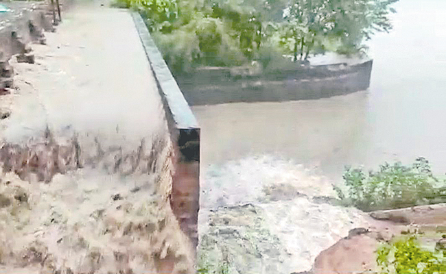 Kadem Project: ‘కడెం’ దడ | Kadem Project full with flood water heavy ...