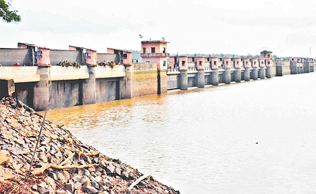 Kadem Project: ఉన్న గేట్లు మార్చి.. కొత్త గేట్లు కట్టి..! | Irrigation ...