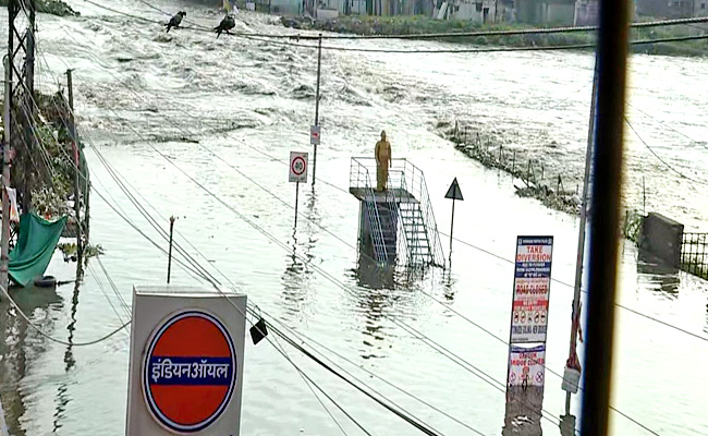 Moosarambagh Bridge Closed Due to Flood Water At Hyderabad - Sakshi
