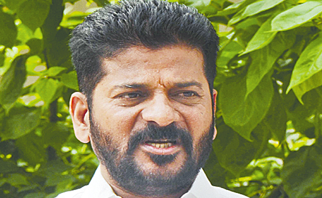 Revanth Reddy Lashes Out Komatireddy Brothers - Sakshi