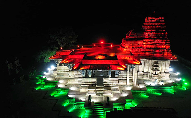 Photo Feature: త్రివర్ణ కాంతుల్లో రామప్ప | Photo Feature Azadi Ka Amrit ...