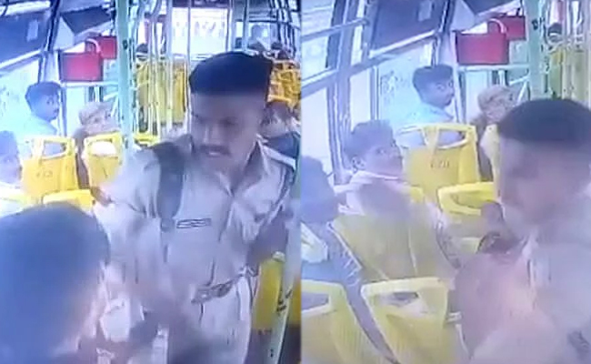 Bus Conductor Attacked On Passenger In Bhopal, Video Viral - Sakshi