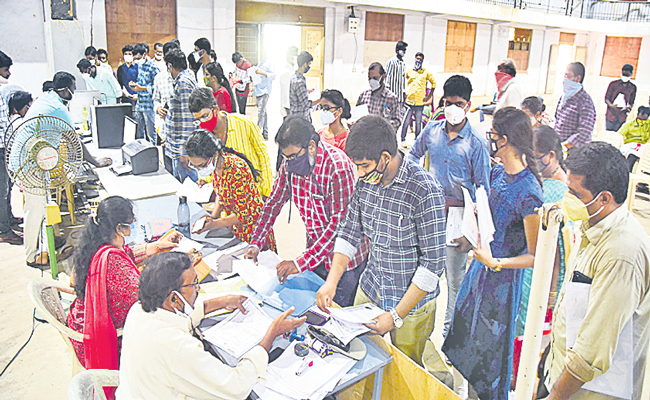 తొలివిడత వదిలేస్తే మలివిడతలో చాన్స్‌ | First Batch Of Engineering ...