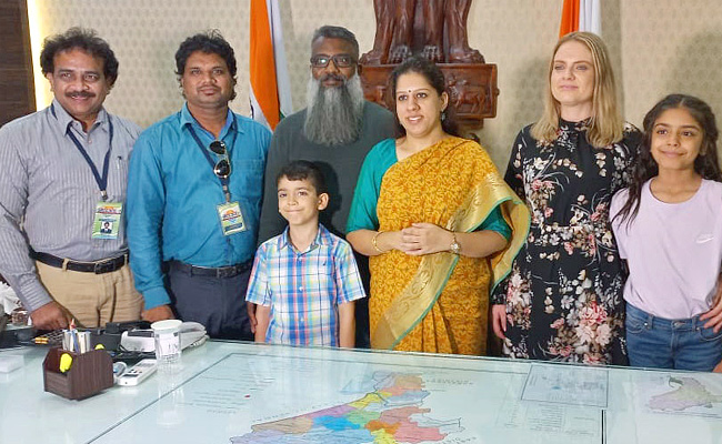 ఆస్ట్రేలియాకు పాకిన బెండపూడి విద్యార్థుల ఖ్యాతి.. యూట్యూబ్ చూసి ... ఆస్ట్రేలియాకు పాకిన బెండపూడి విద్యార్థుల ఖ్యాతి.. యూట్యూబ్ చూసి ...