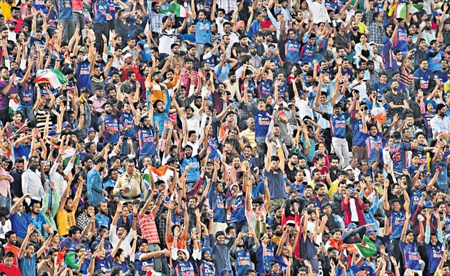 IND vs AUS 3rd T20 Match: Over Capacity Crowd Came To Uppal Stadium ...